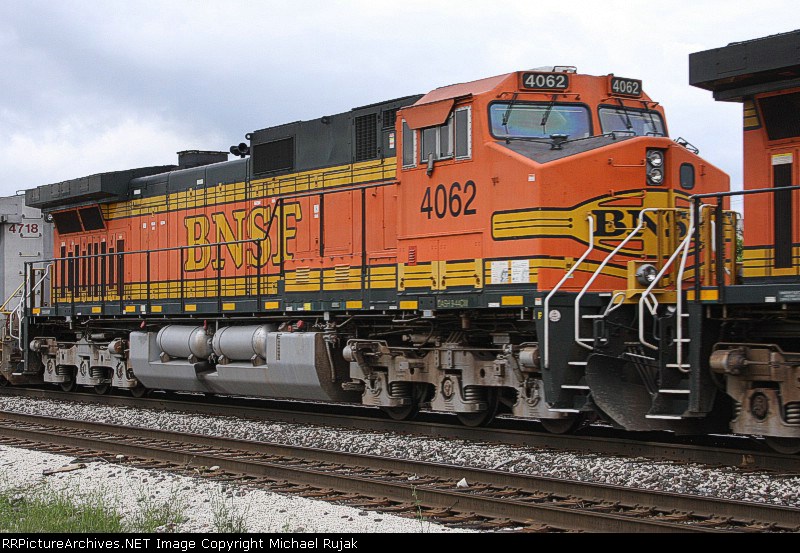 BNSF 4062